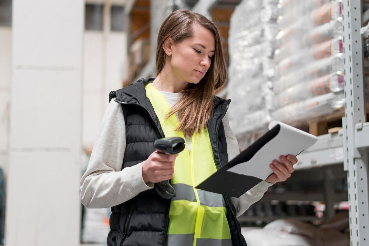 What is transport and logistics management? A beginner’s guide